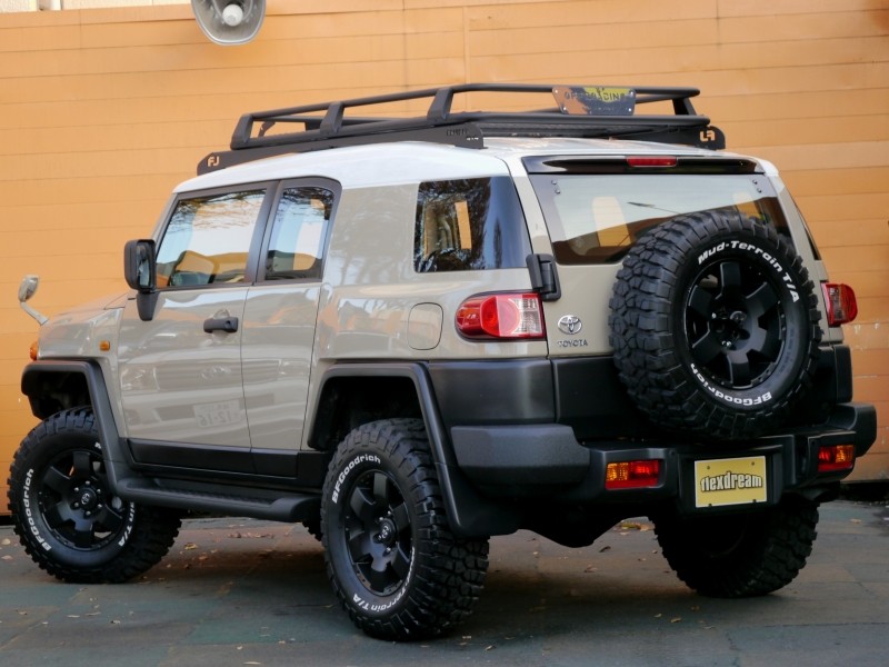 FJクルーザー トレイル仕様にブラックLINE-X塗装カスタム&MARVINフロントバンパー・ルーフラック！ | LINE-X Auto Japan