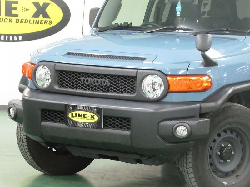 FJクルーザーのマットブラックカスタムにLINE-X塗装で個性を引き立てるドレスアップ！ | LINE-X Auto Japan