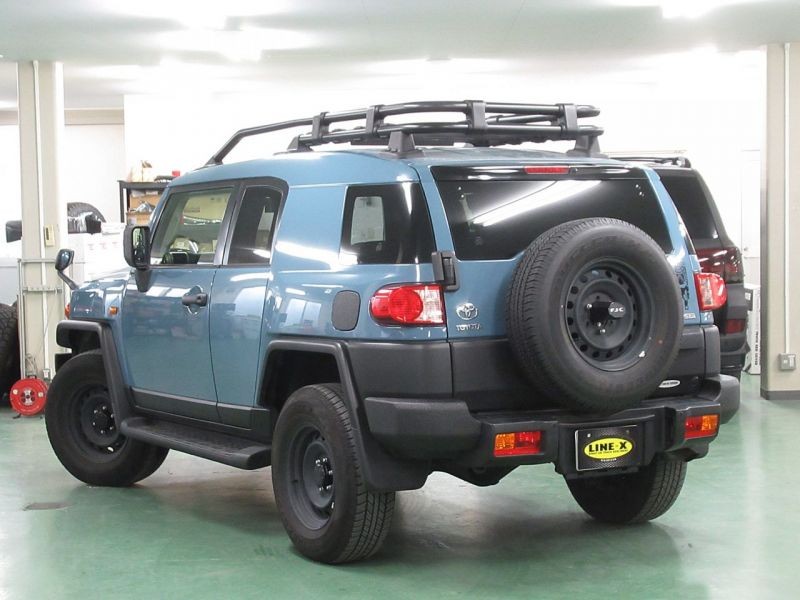 FJクルーザーのマットブラックカスタムにLINE-X塗装で個性を引き立てるドレスアップ！ | LINE-X Auto Japan